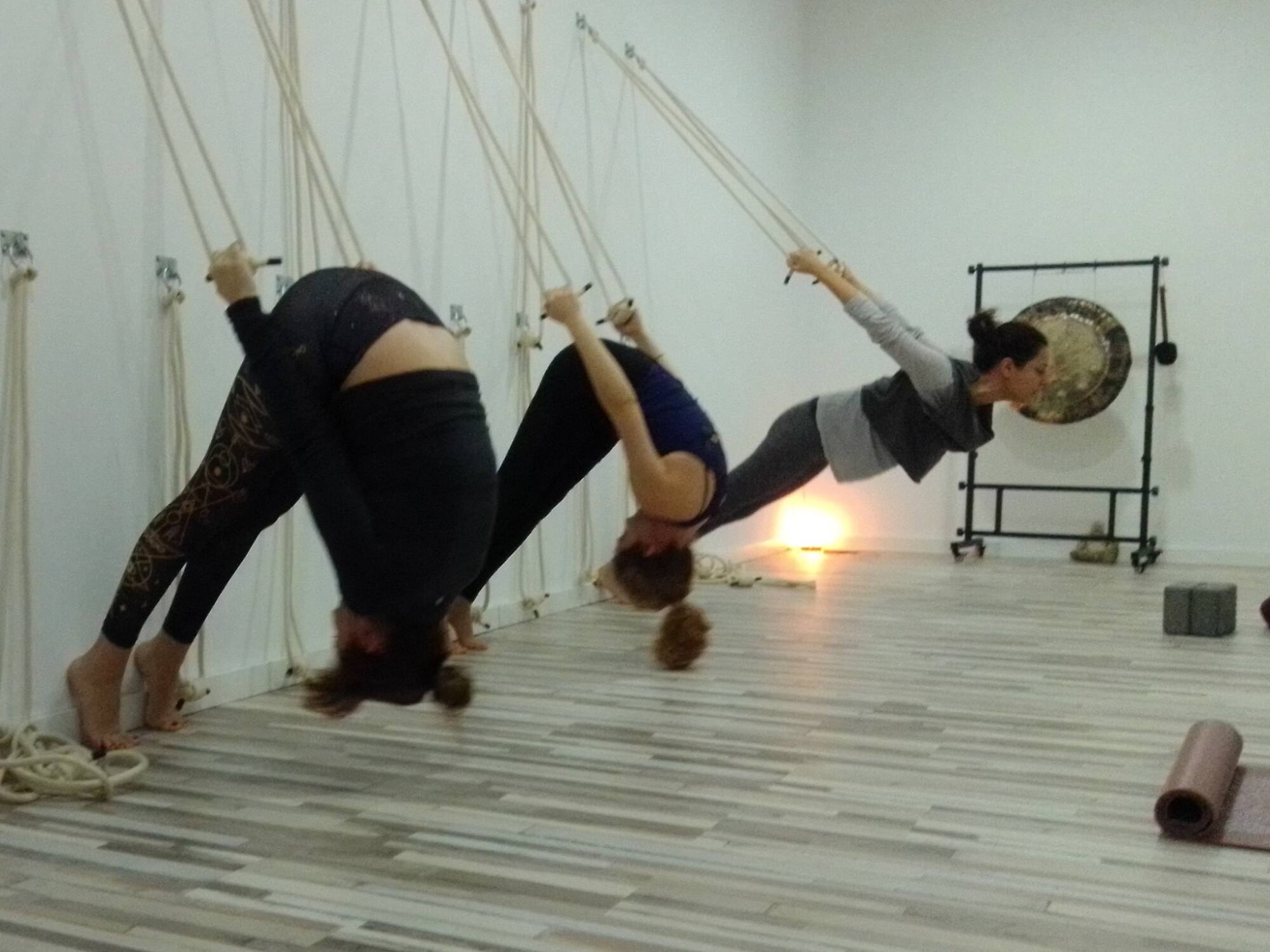 YOGA KURUNTA • Aquarian Studio